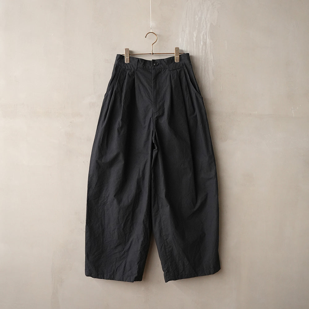 LIP CLOTH THREE TUCK WIDE PANTS – MANON ONLINESTORE